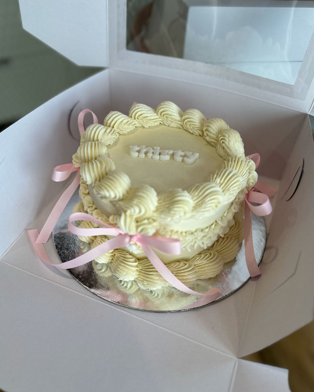 Giftable Mini Vintage Round Cake - Melbourne | Yummelia